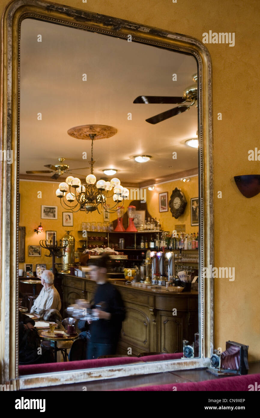 Retro bar hi-res stock photography and images - Alamy