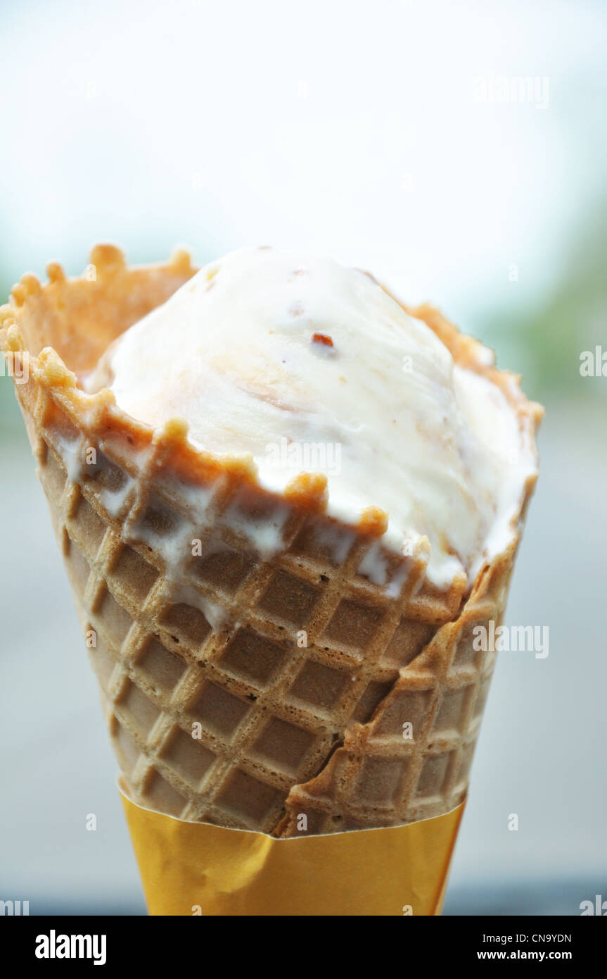 Praline ice cream hi-res stock photography and images - Alamy