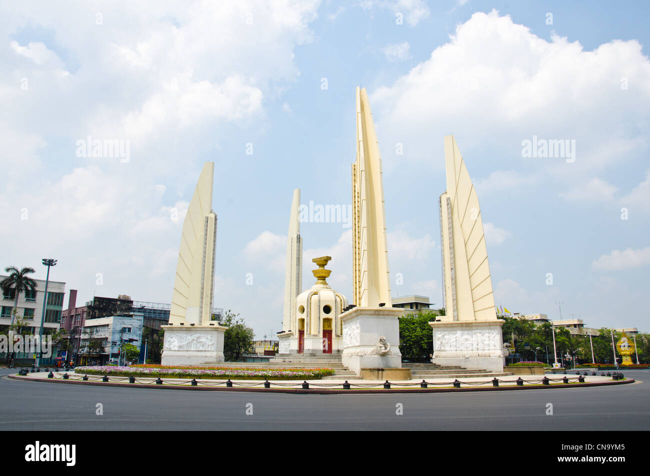 The Democracy Monument Anusawari Prachathipatai is a public monument in ...