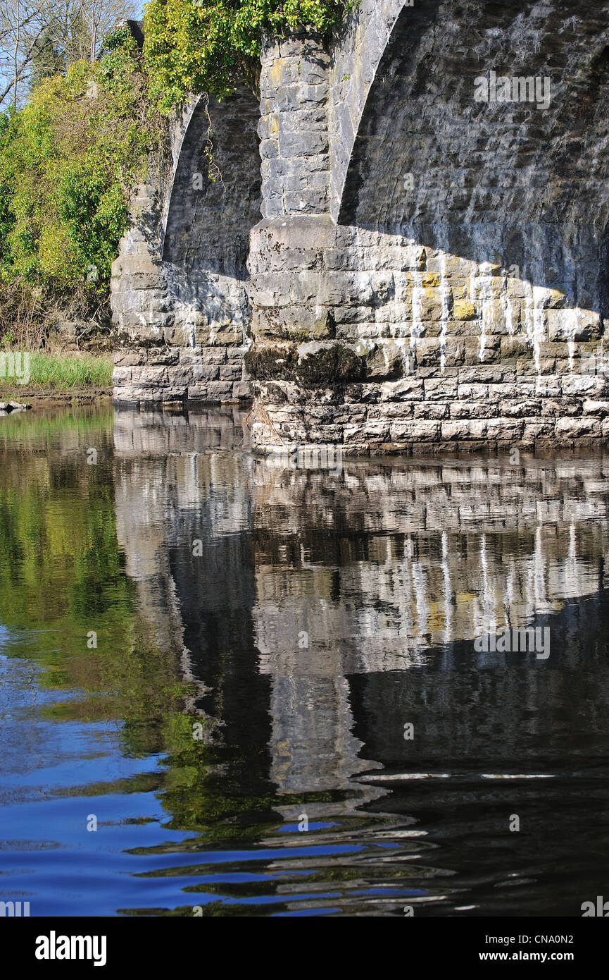 Old stone bridge ireland hi-res stock photography and images - Alamy