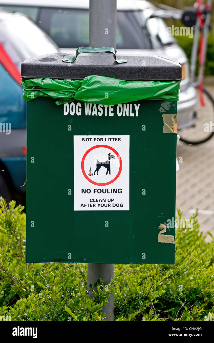 Bin on post hi-res stock photography and images - Alamy