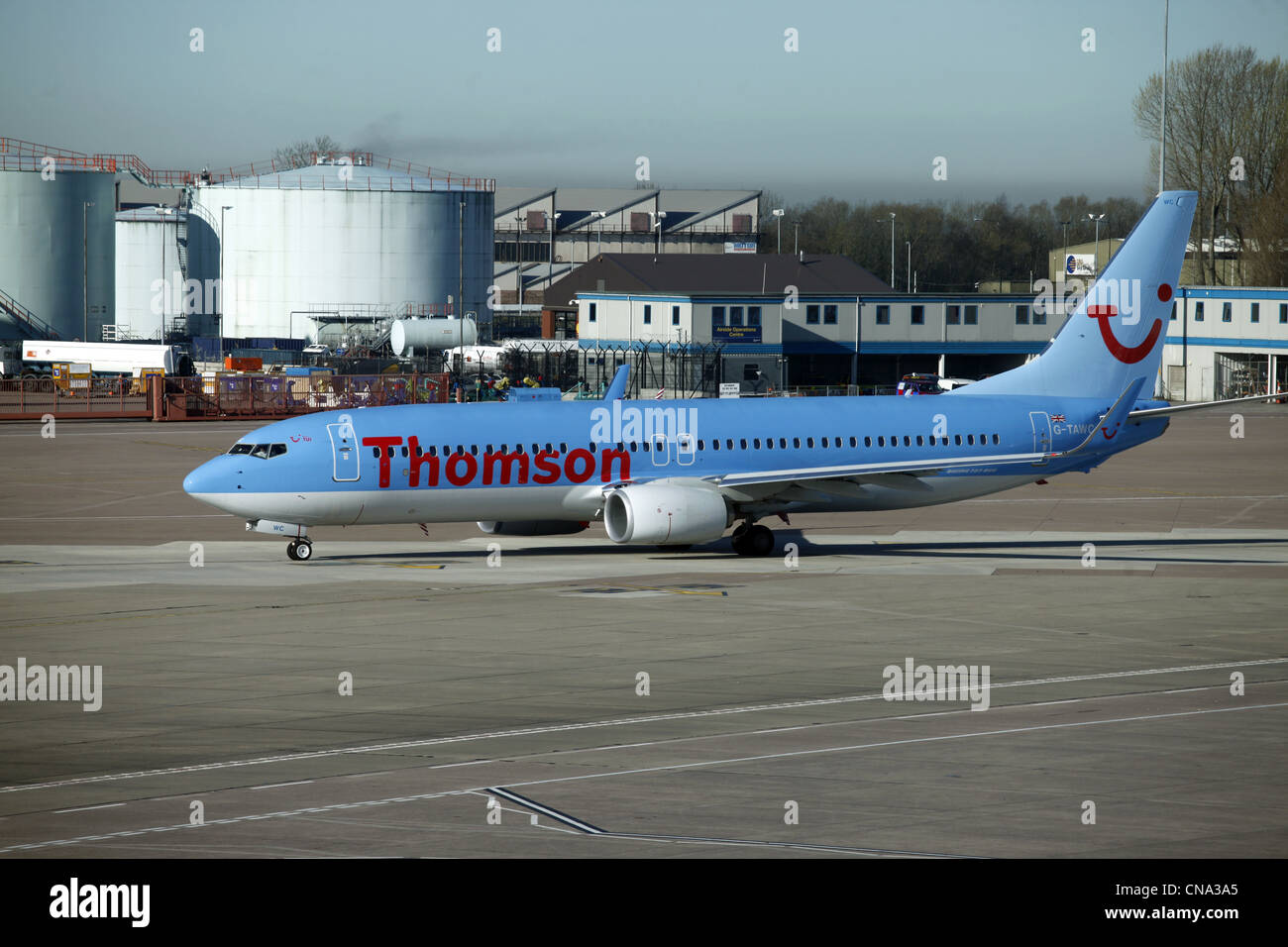 THOMSON AIRLINES BOEING 737-800 MANCHESTER AIRPORT TERMINAL 1 26 March ...