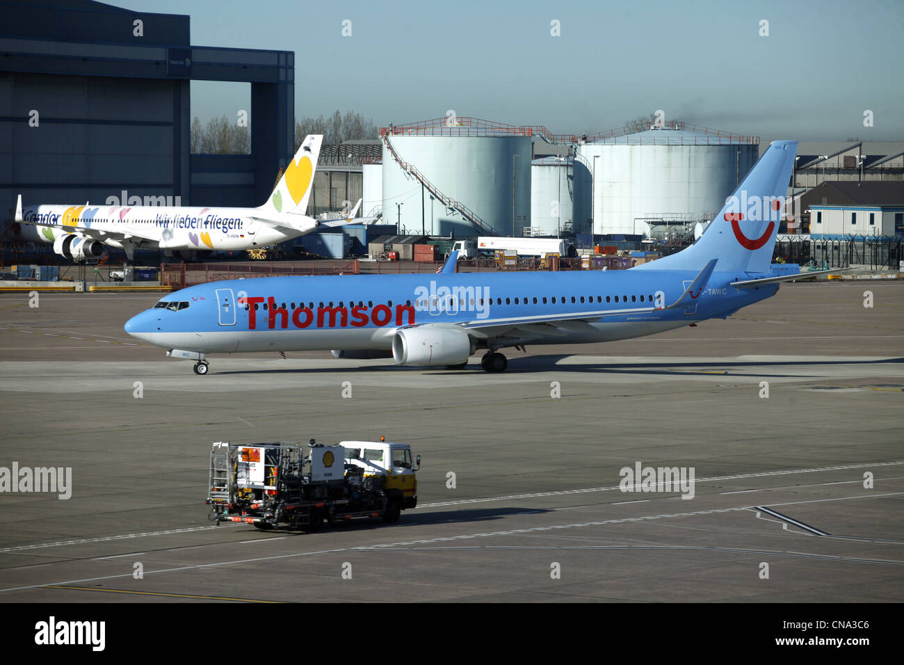 THOMSON AIRLINES BOEING 737-800 MANCHESTER AIRPORT TERMINAL 1 26 March ...