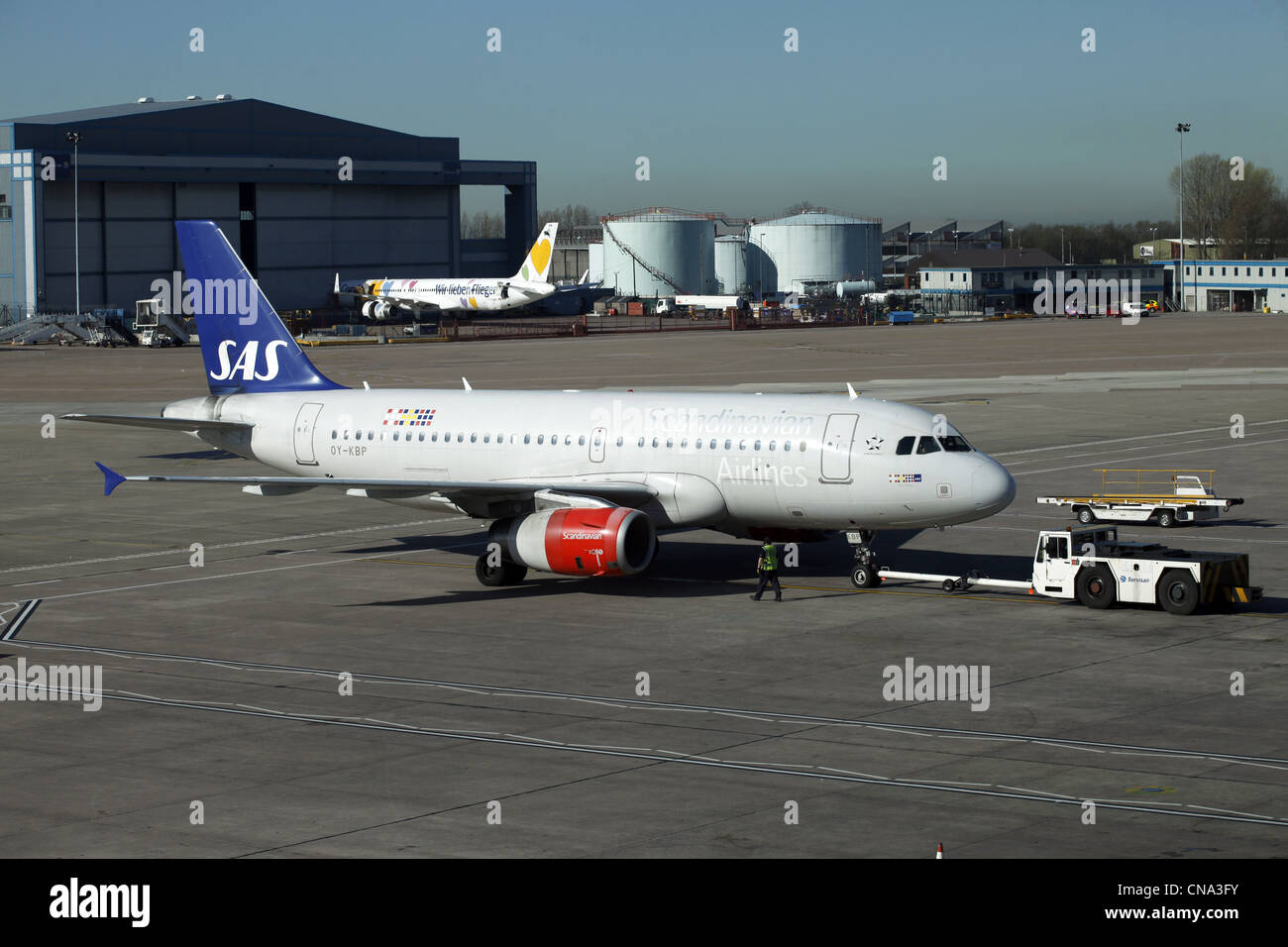 SAS SCANDINAVIAN AIRLINES AIRBUS A319-132 MANCHESTER AIRPORT TERMINAL 1 ...