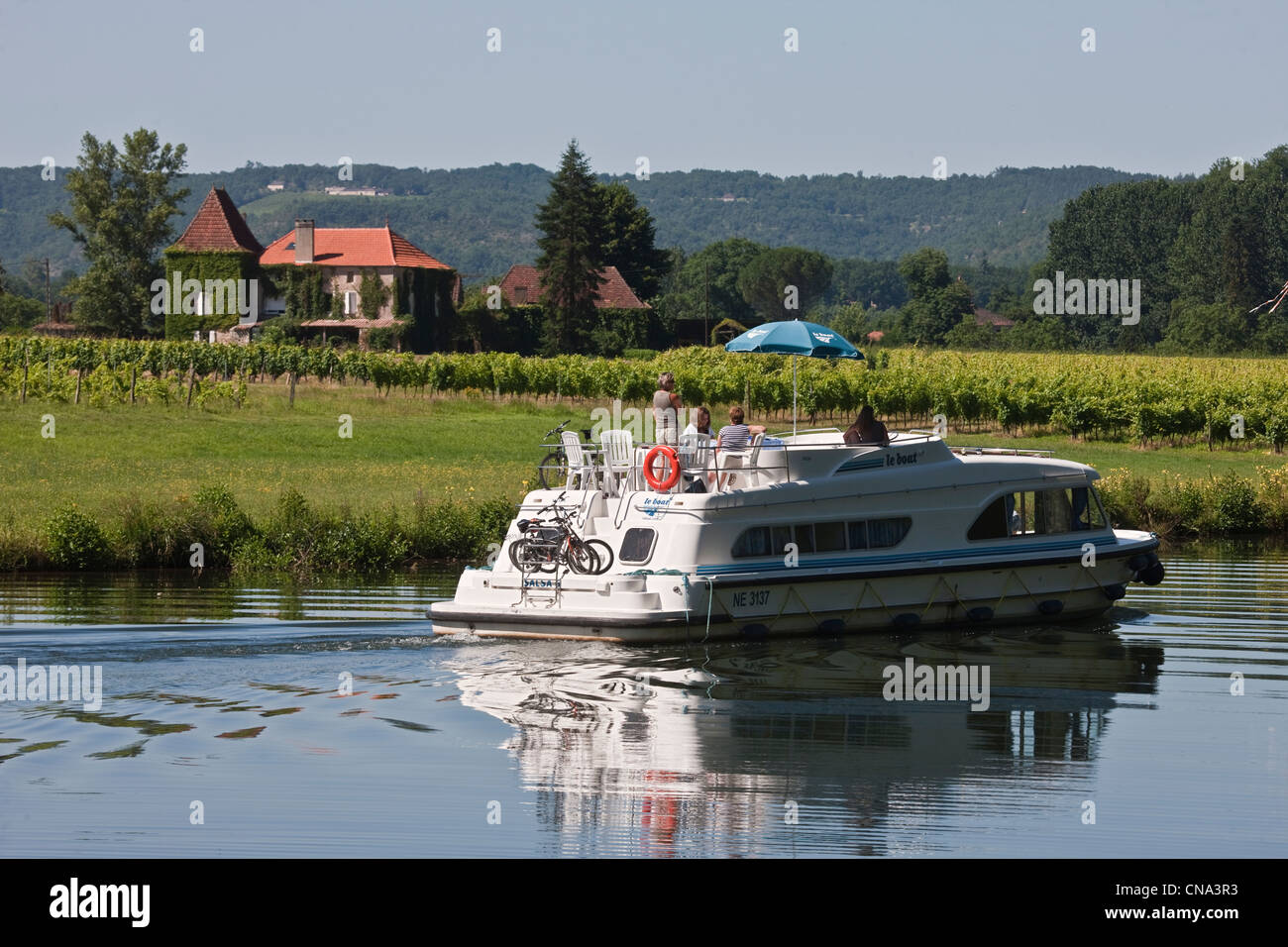 France, Lot, around Parnac, river tourism in the Lot valley and the ...