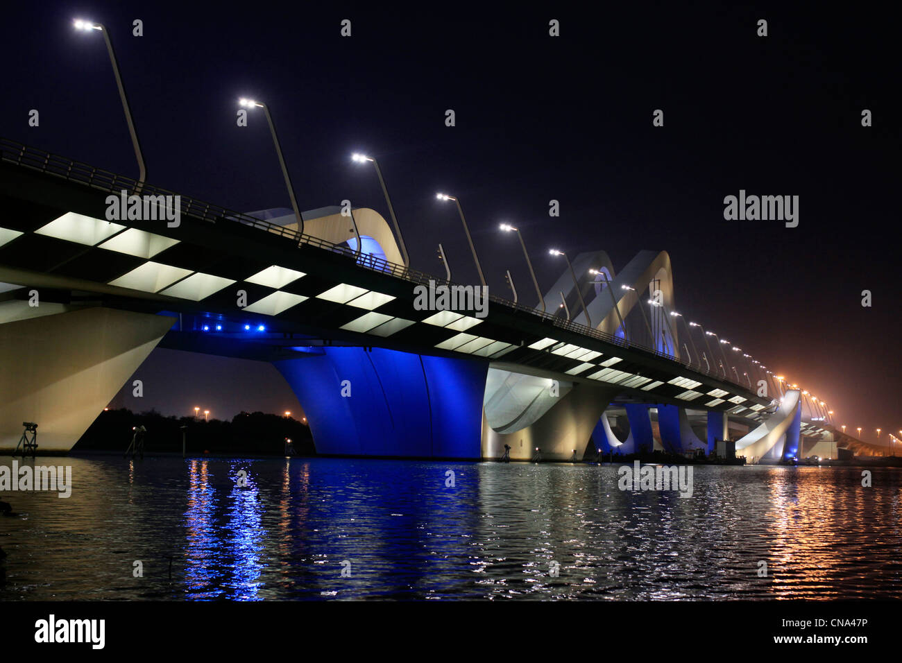 The Sheikh Zayed bridge, designed by Zaha Hadid, in Abu Dhabi Stock ...