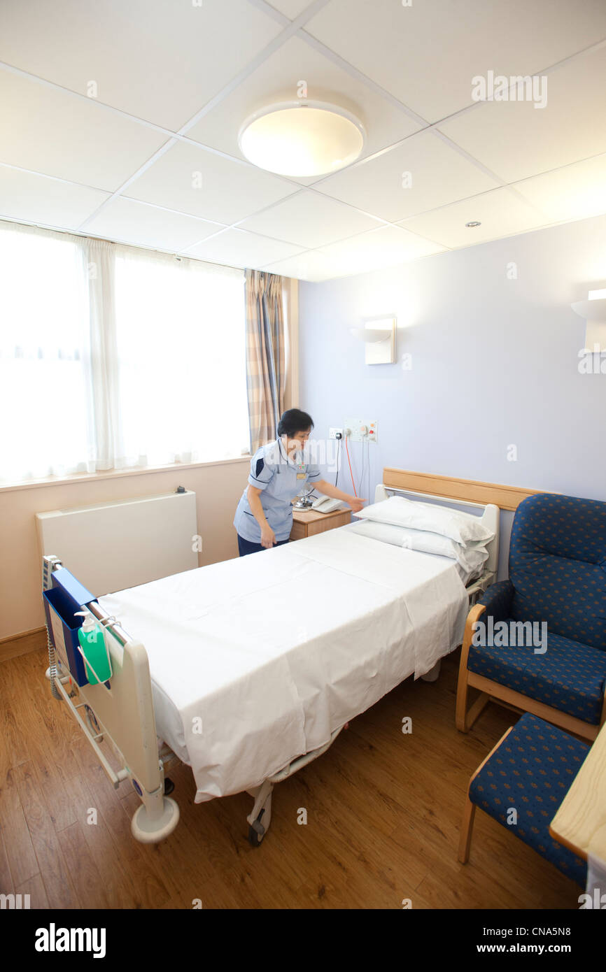 Filipino woman hi-res stock photography and images - Alamy