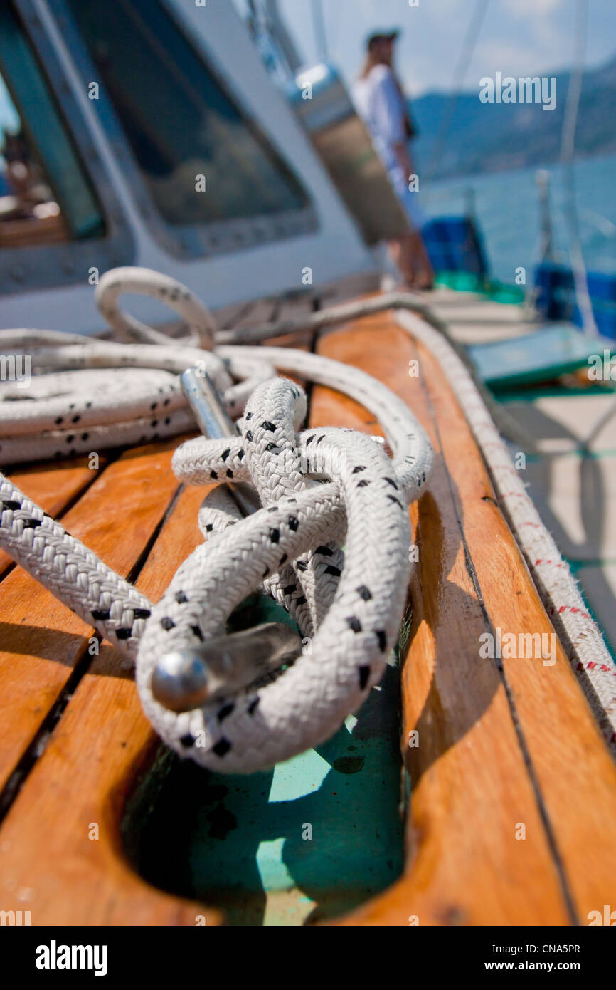 Tying a rope around a bollard hi-res stock photography and images - Alamy