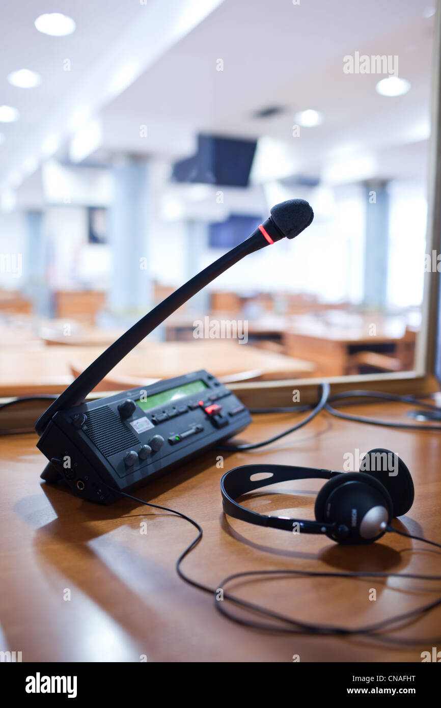 Interpreting booth hi-res stock photography and images - Alamy