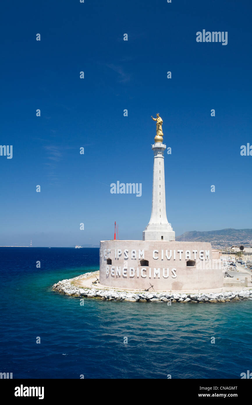 Italy, Sicily, Messina Strait, arrival in Messina harbour Stock Photo ...
