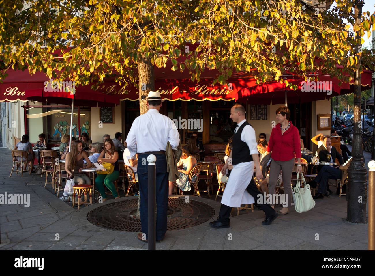 France, Paris, the Ile Saint Louis, cafe restaurant Stock Photo - Alamy