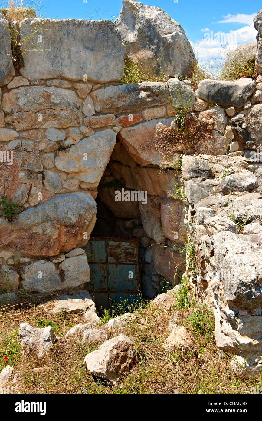 Corbel arch hi-res stock photography and images - Alamy
