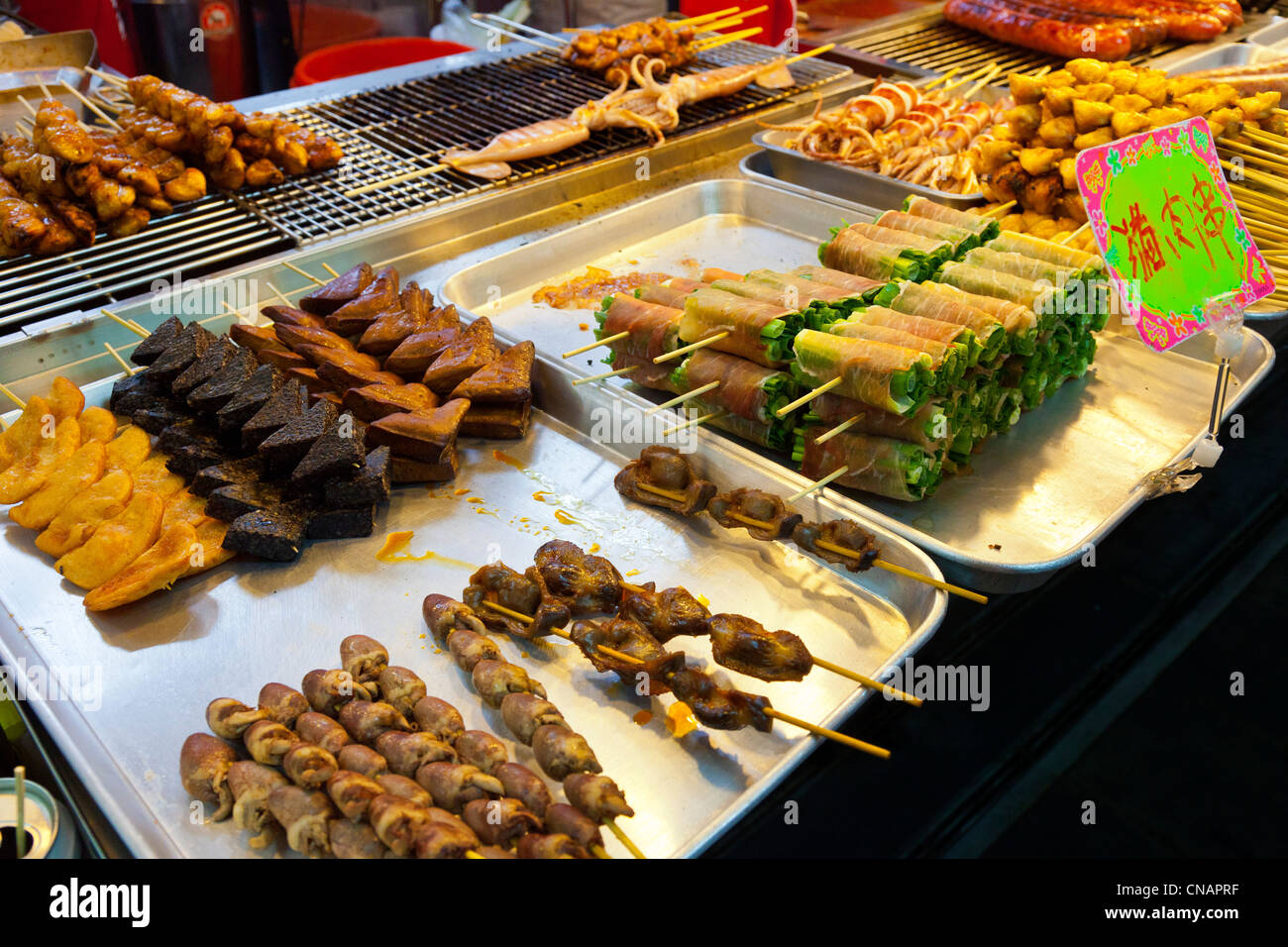 Food snacks on stall in Shilin Night Market Taipei Taiwan. JMH5991 ...