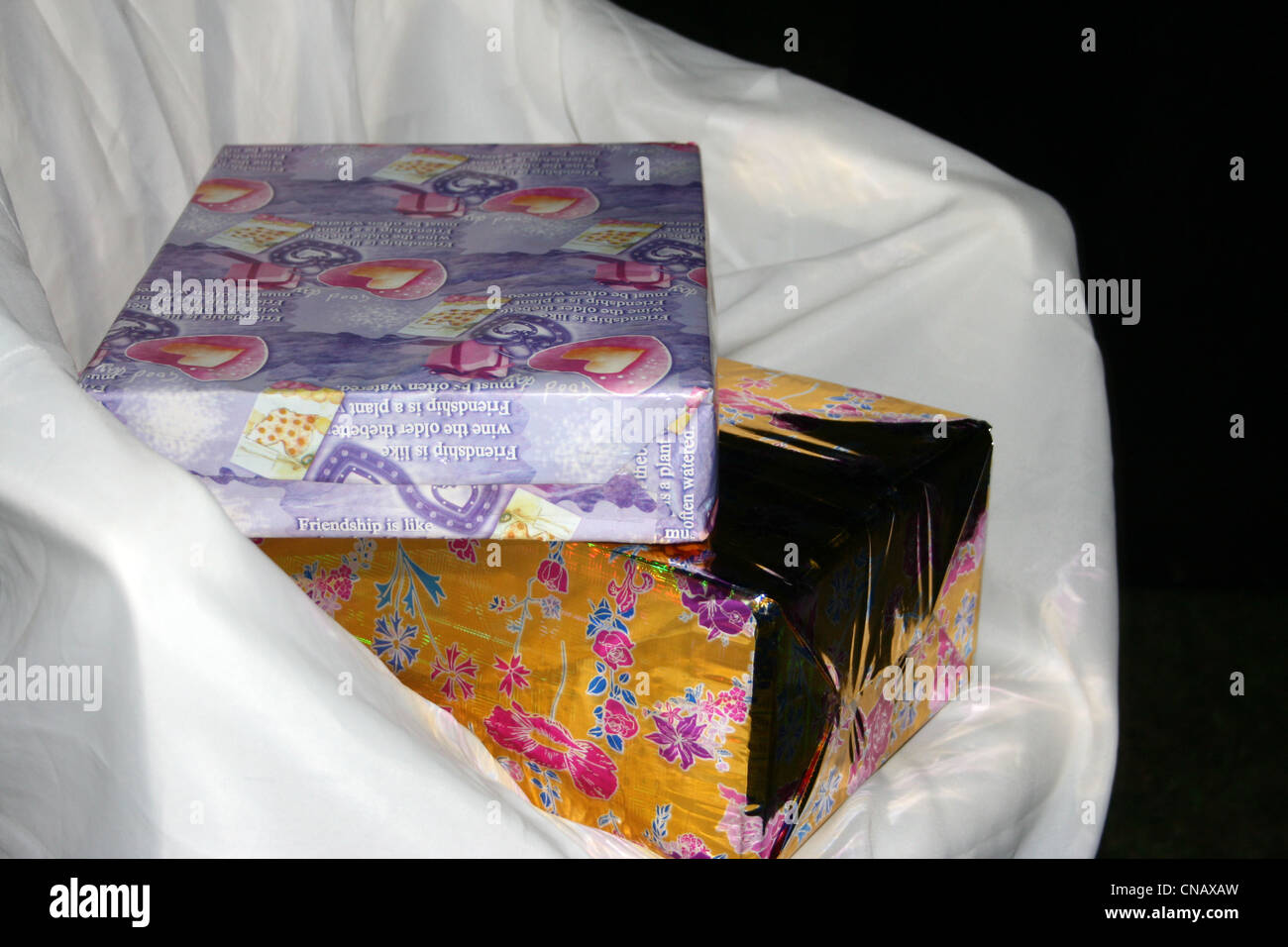 Wrapped gifts hi-res stock photography and images - Alamy