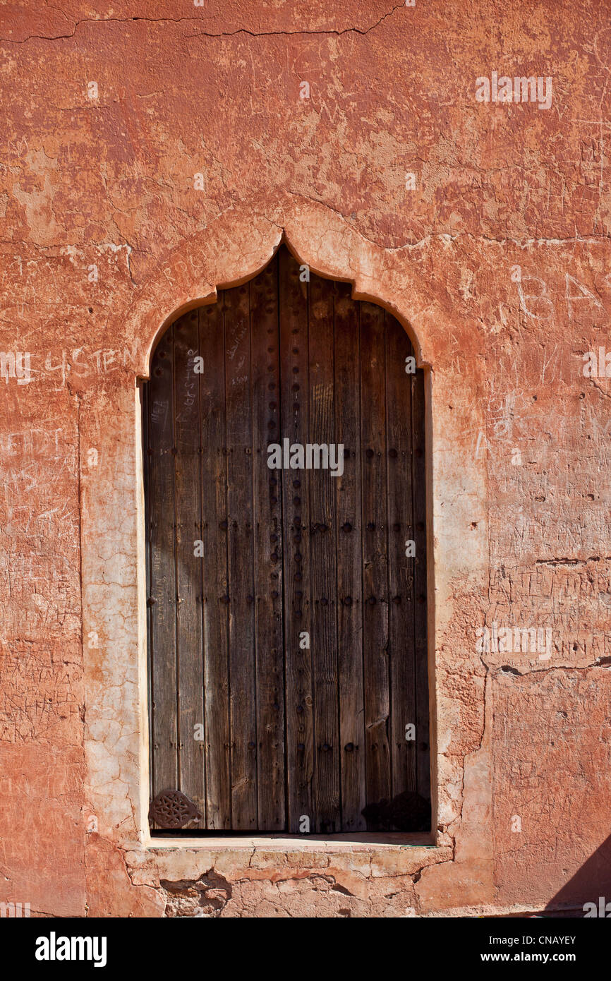 Ornate window in sand wall Stock Photo - Alamy