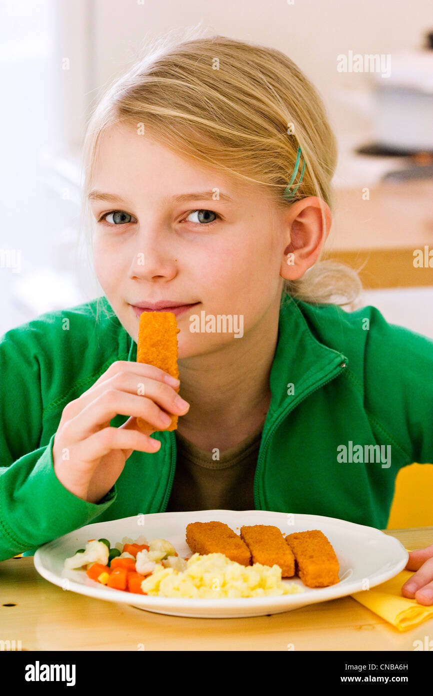 Child suitable hi-res stock photography and images - Alamy