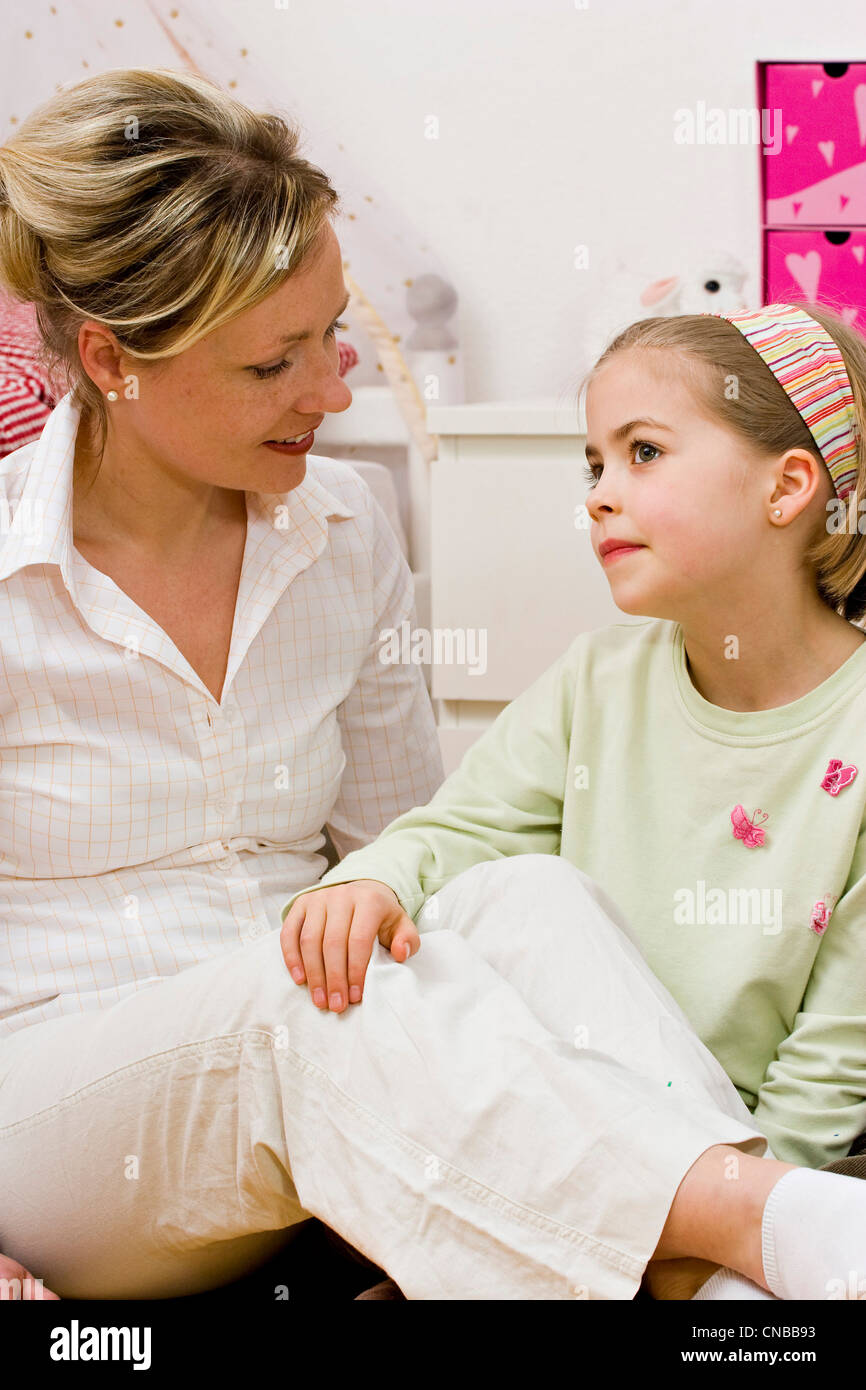 Mother and daughter under discussion Stock Photo - Alamy
