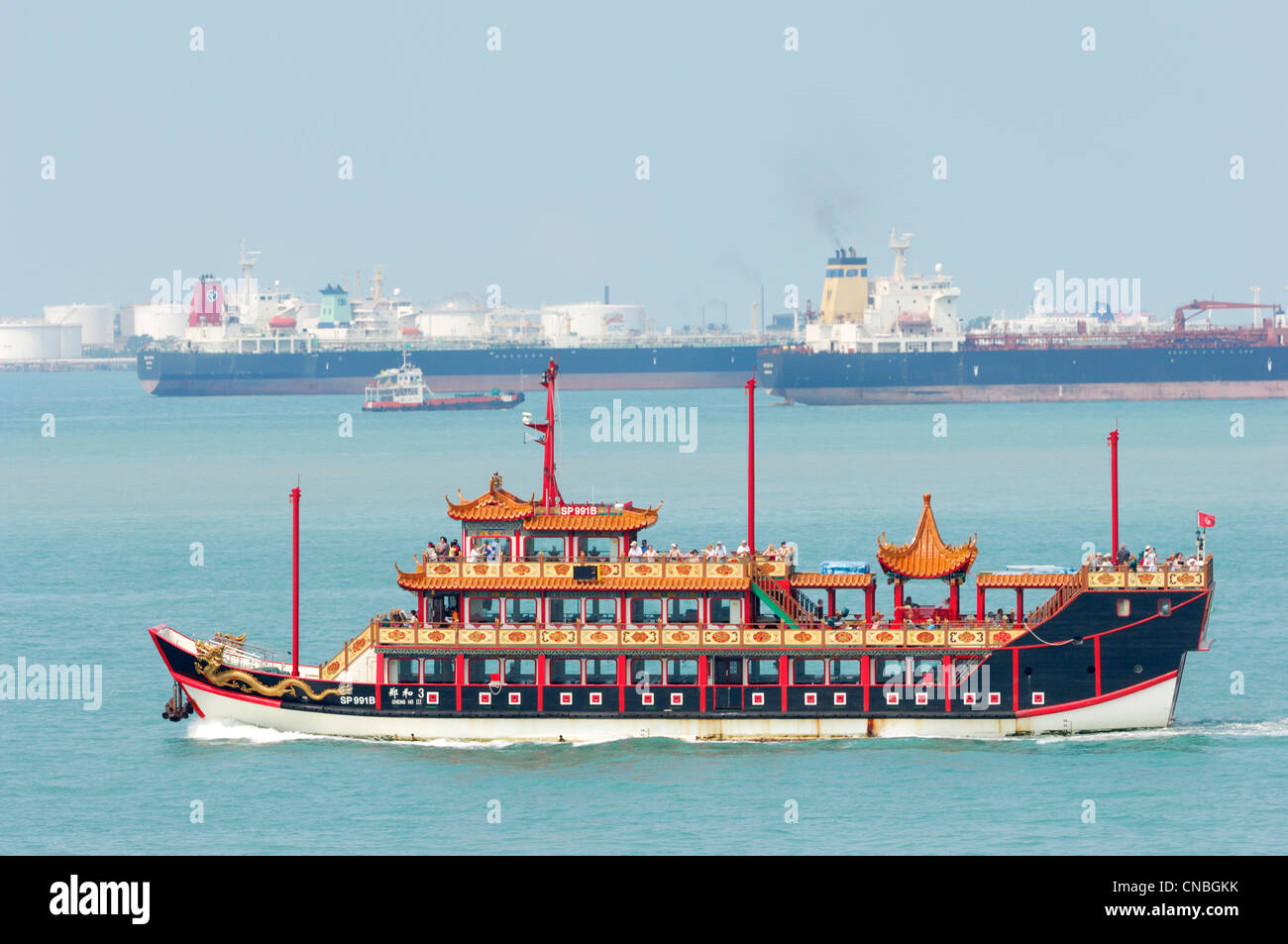 Singapore sentosa oil hi-res stock photography and images - Alamy
