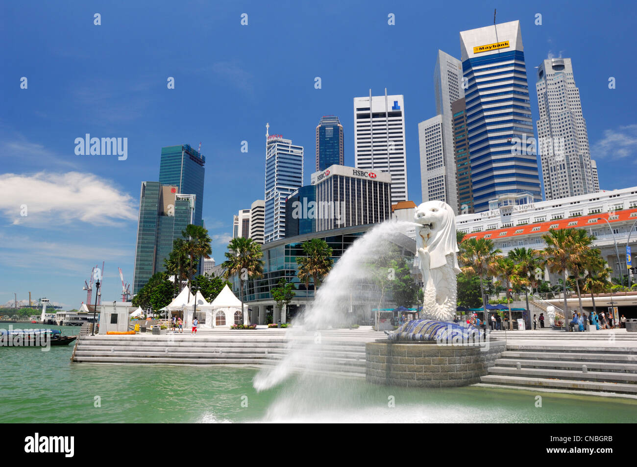 Lion statue spitting water hi-res stock photography and images - Alamy
