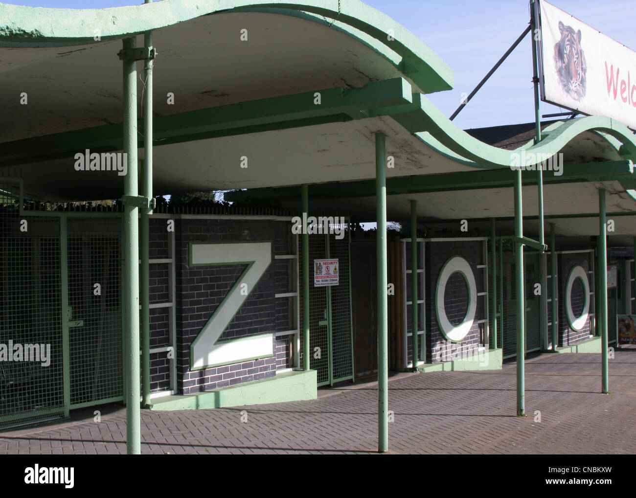 Zoo sign hi-res stock photography and images - Alamy