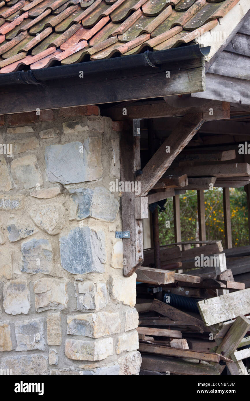 Old stone farm building hi-res stock photography and images - Alamy