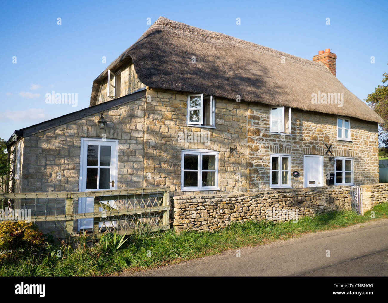 Cottage stone limestone hi-res stock photography and images - Alamy