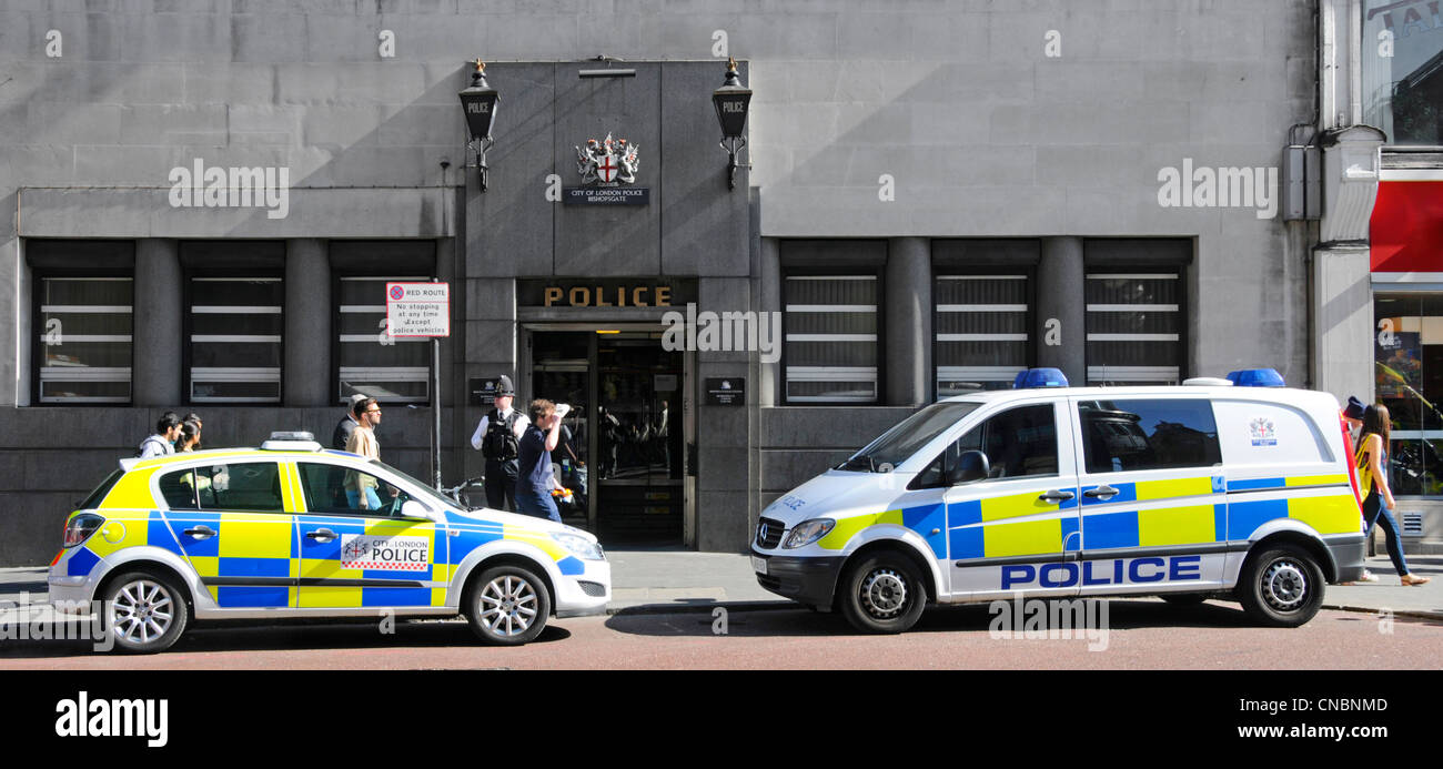 Side view uk police car hi-res stock photography and images - Alamy
