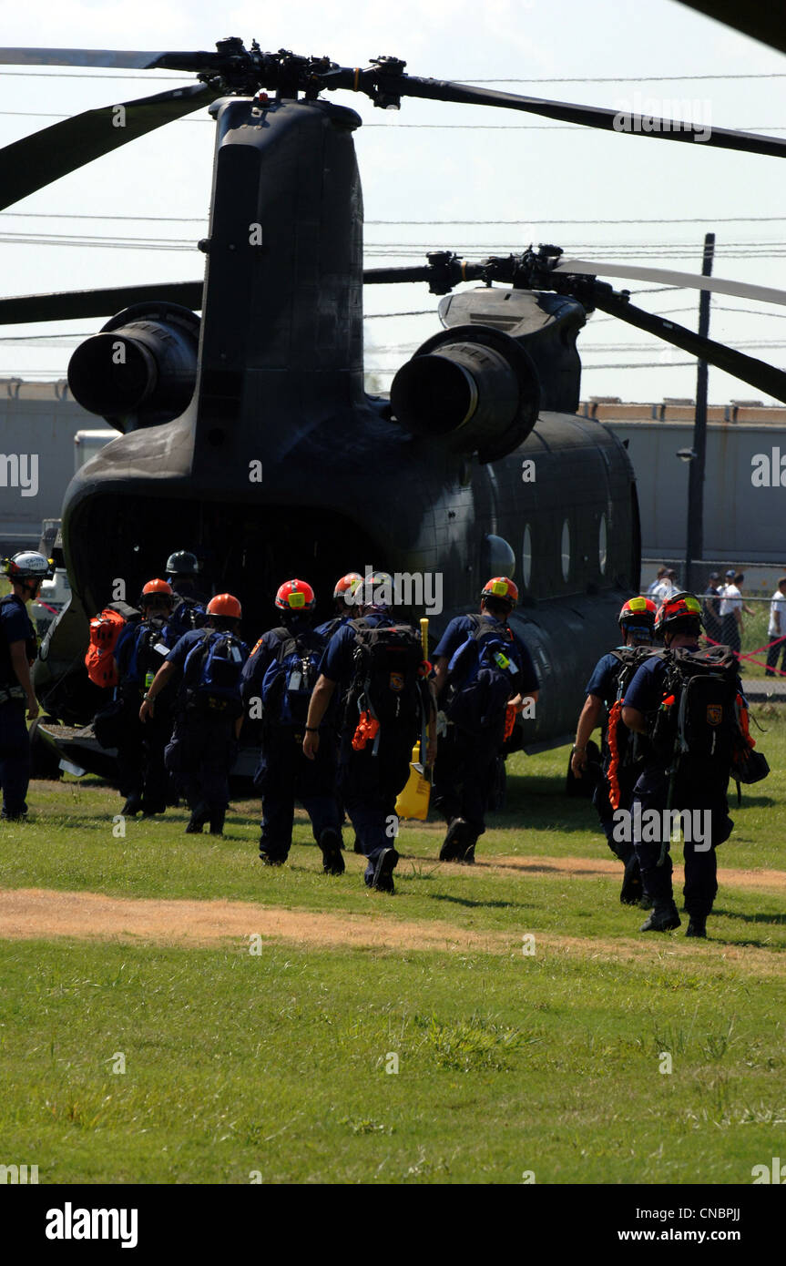 Fema urban search rescue teams hi-res stock photography and images - Alamy