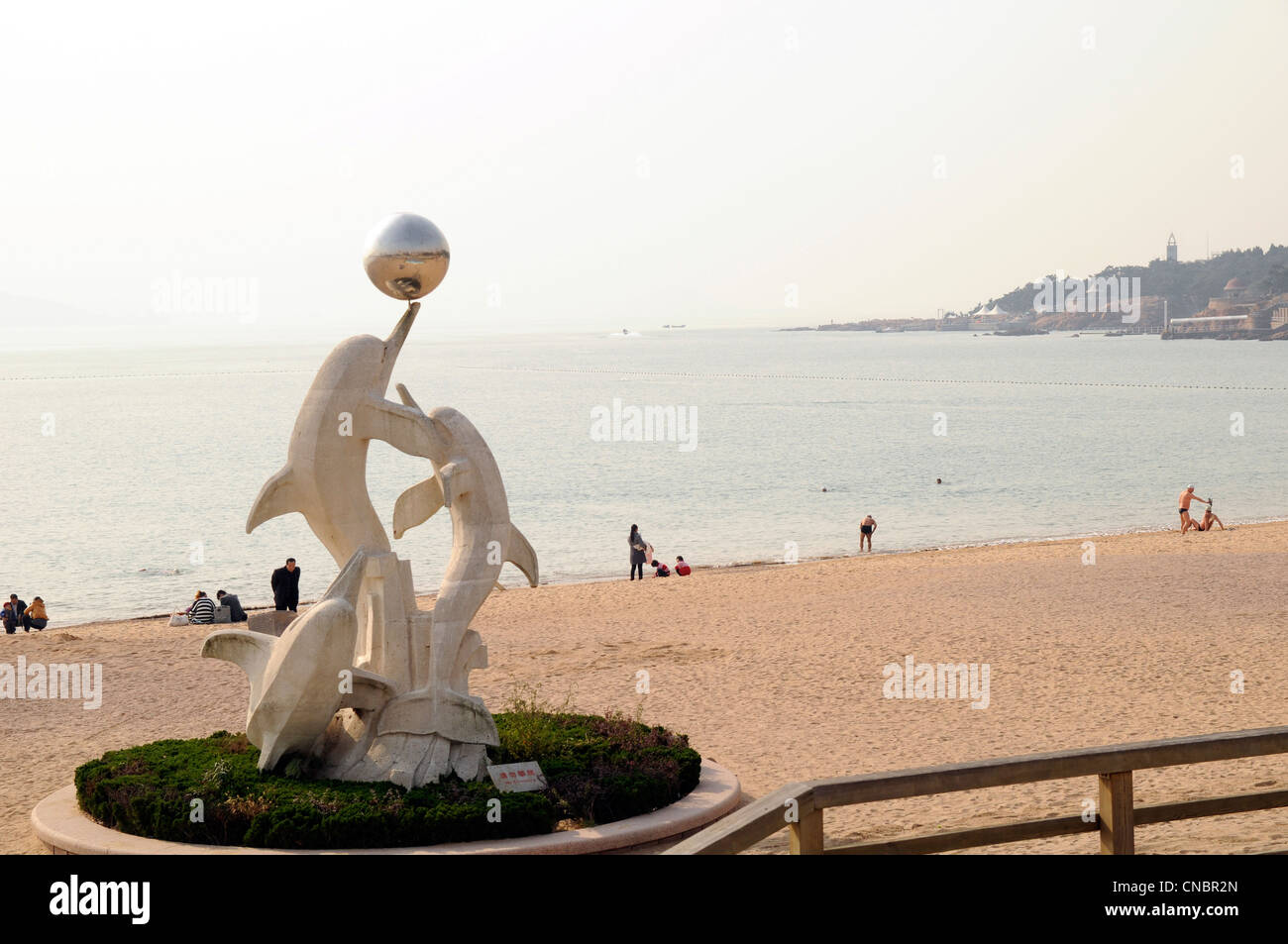 Crowded beach china hi-res stock photography and images - Alamy
