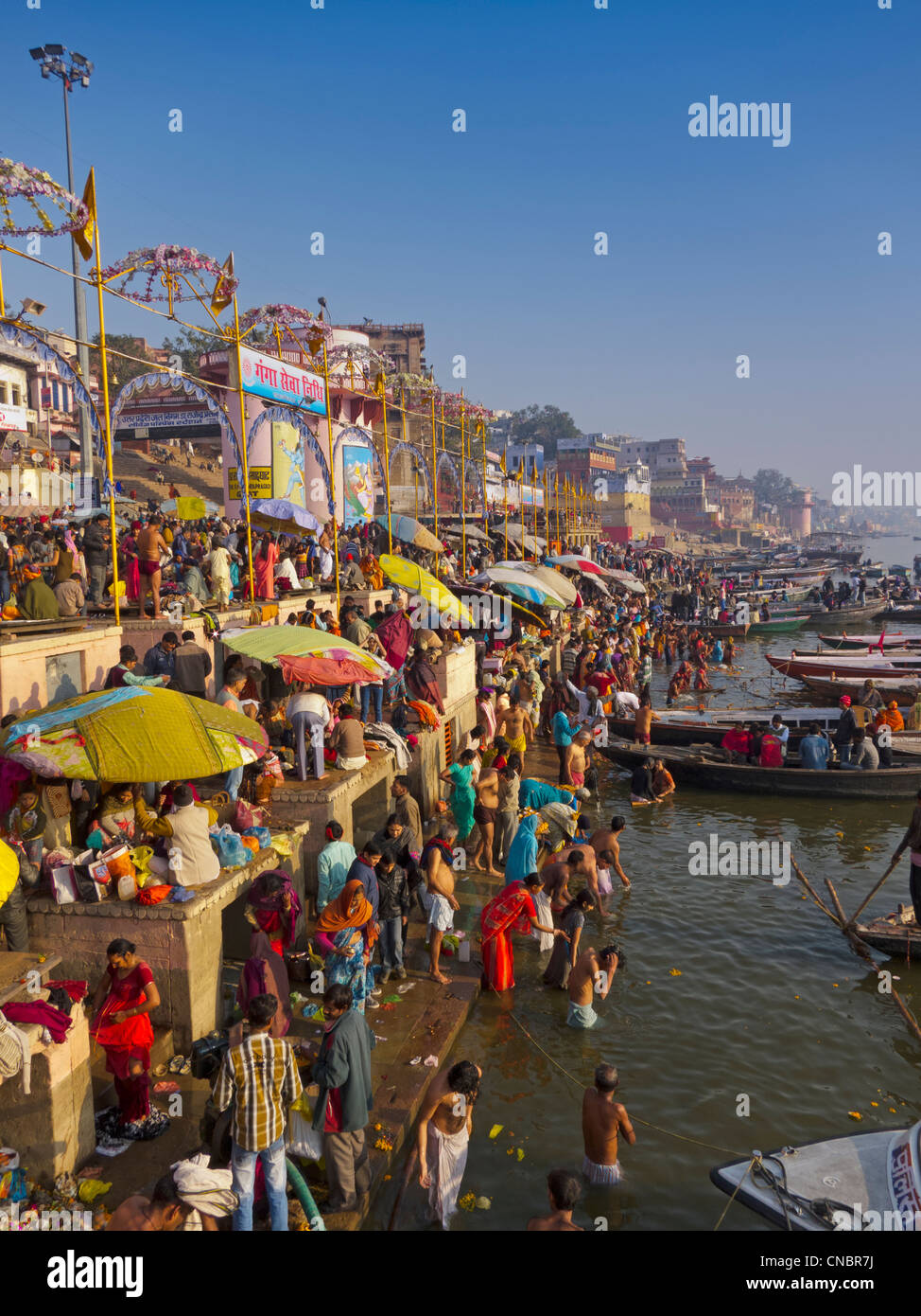 People bathing in the ganges river hi-res stock photography and images ...