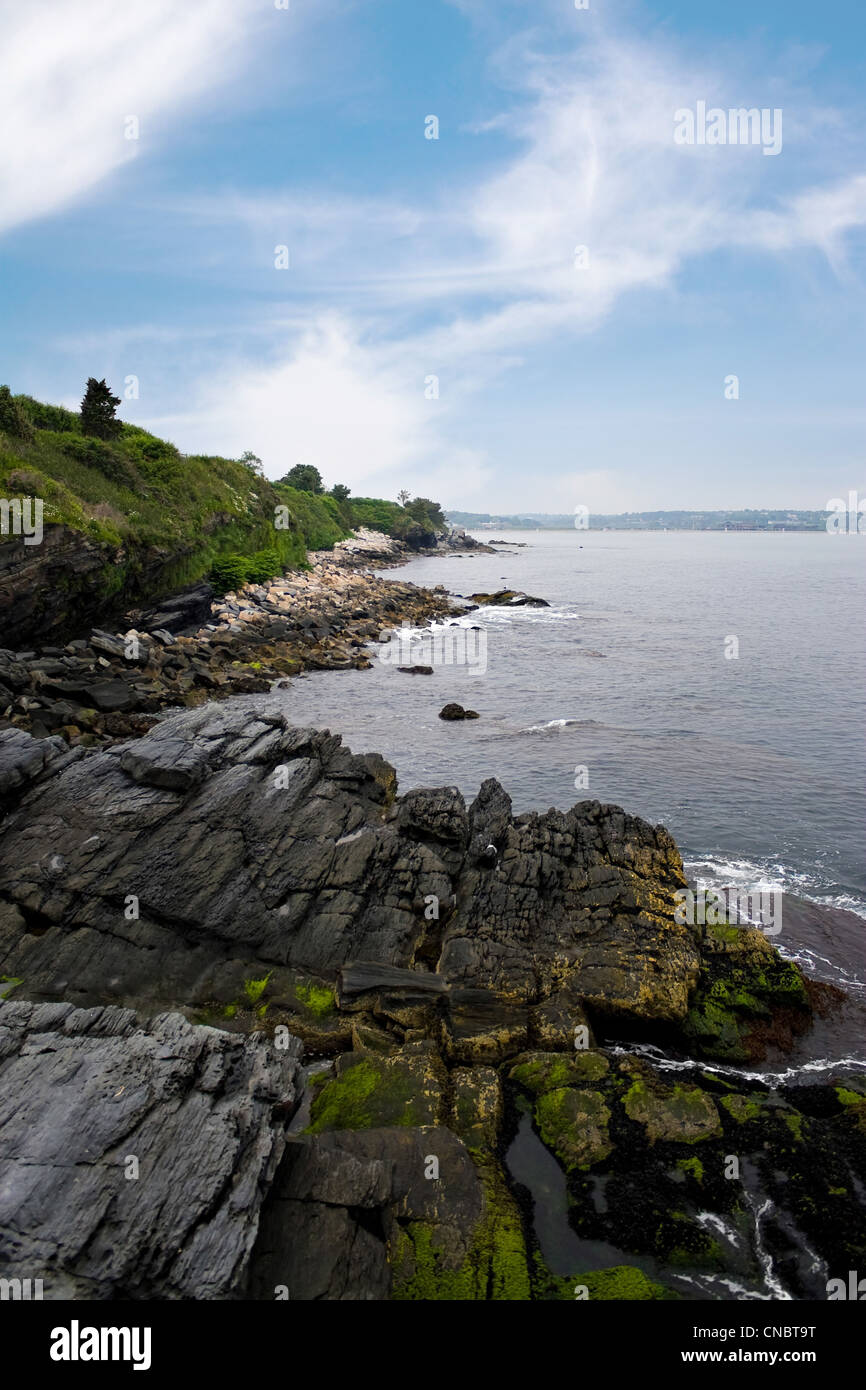 Beach at bottom of cliff hi-res stock photography and images - Alamy