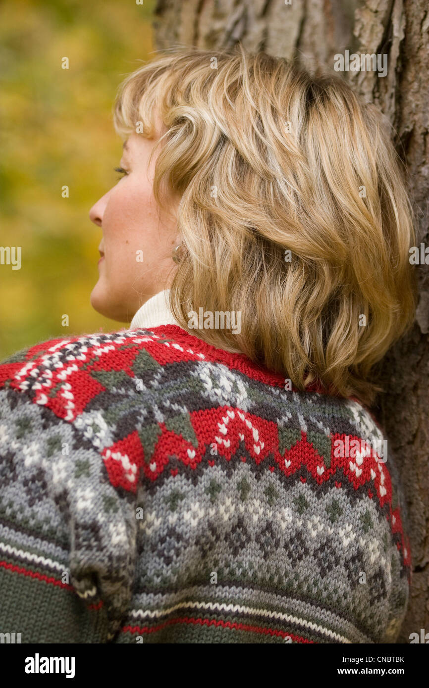 Leaning lean against her back hi-res stock photography and images - Alamy