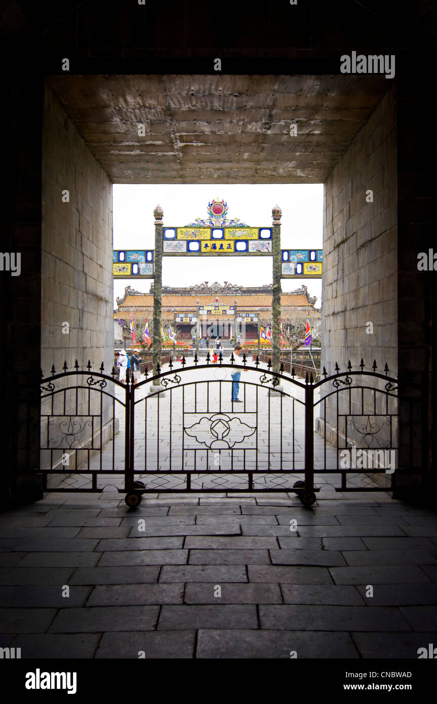 Vertical view through the Ngo Mon Gate [Noon or Midday Gate] to Dien ...