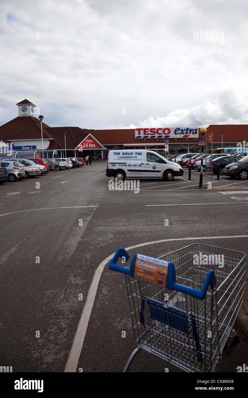 Shopping in tesco extra hi-res stock photography and images - Alamy