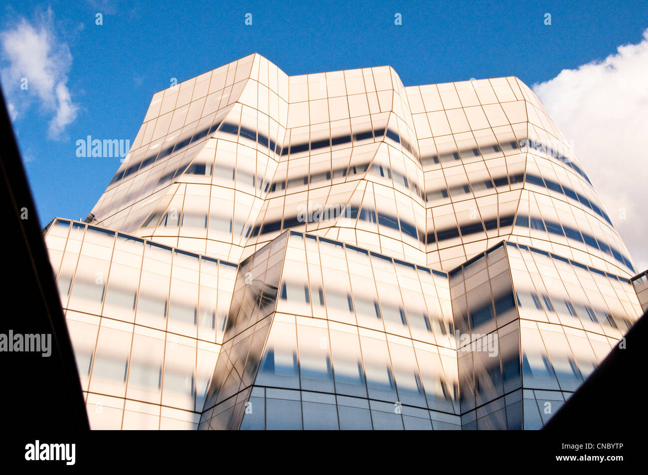 Frank gehry iac building hi-res stock photography and images - Alamy