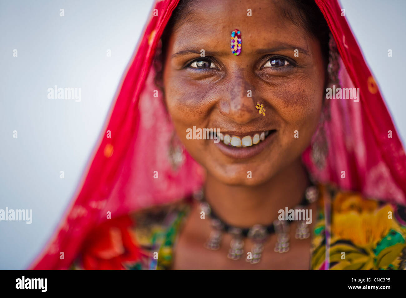 India, Rajasthan state, Pushkar, portrait of a young woman from a gypsy ...