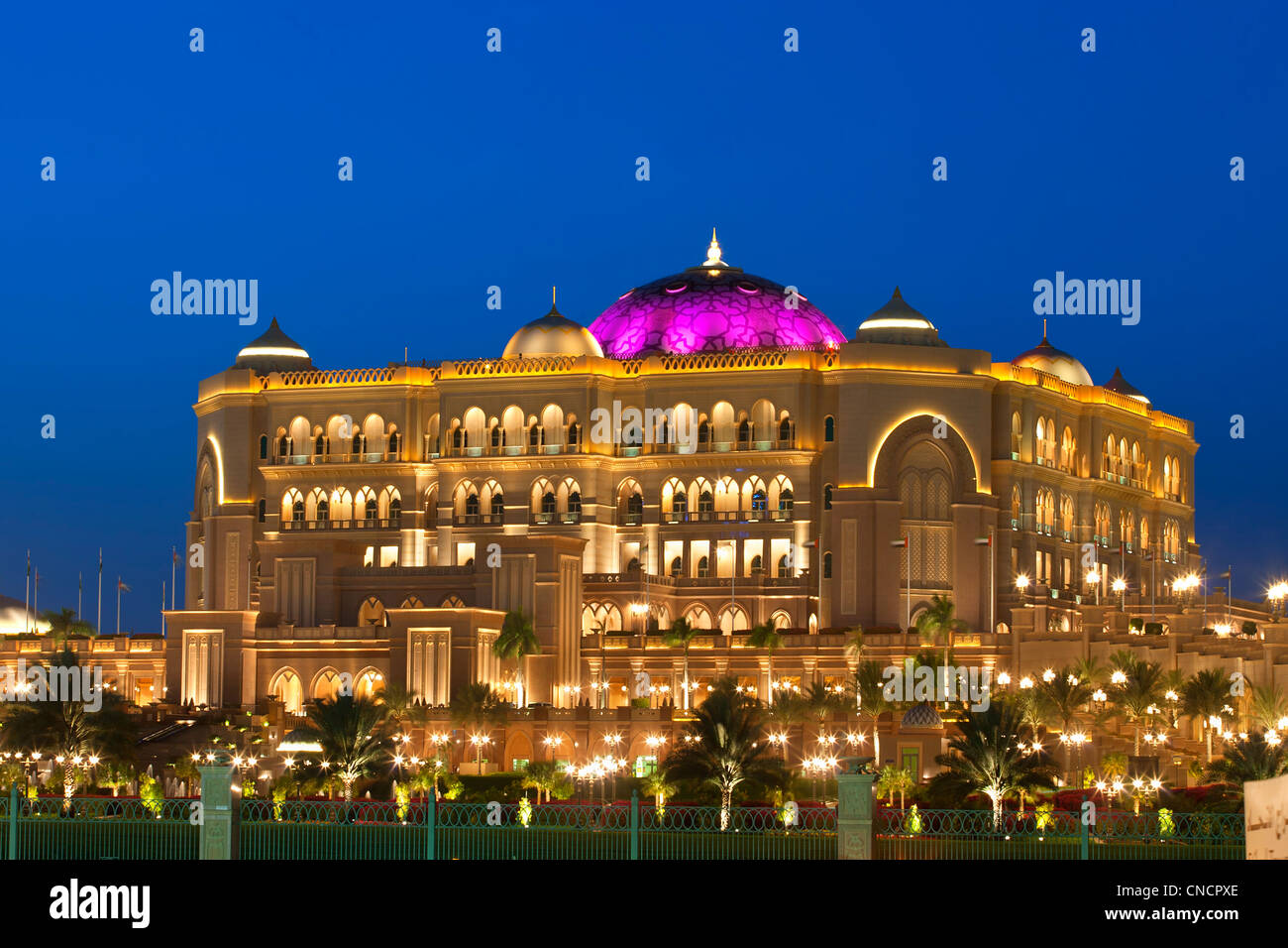 Emirates palace hi-res stock photography and images - Alamy