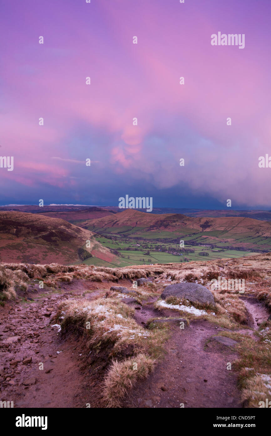 The vale of Edale from the footpath to Grindslow Knoll and Kinder Scout ...