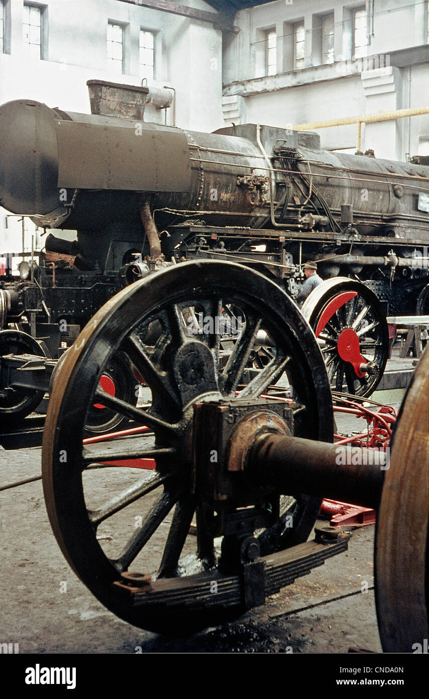 The class 52, 2-10-0, German Kriegslokomotiv was one of the most ...