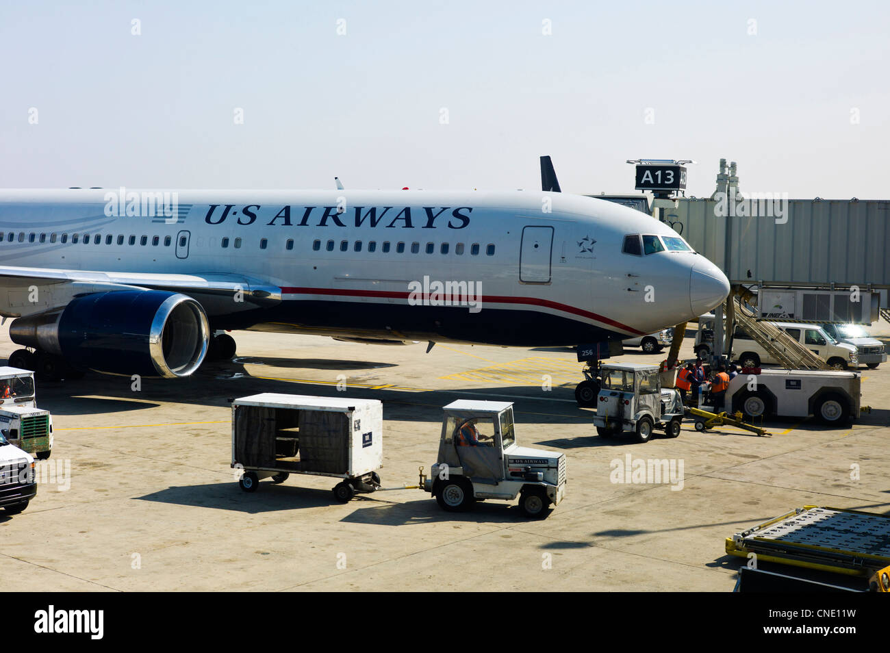 Denver international airport airplane hi-res stock photography and ...