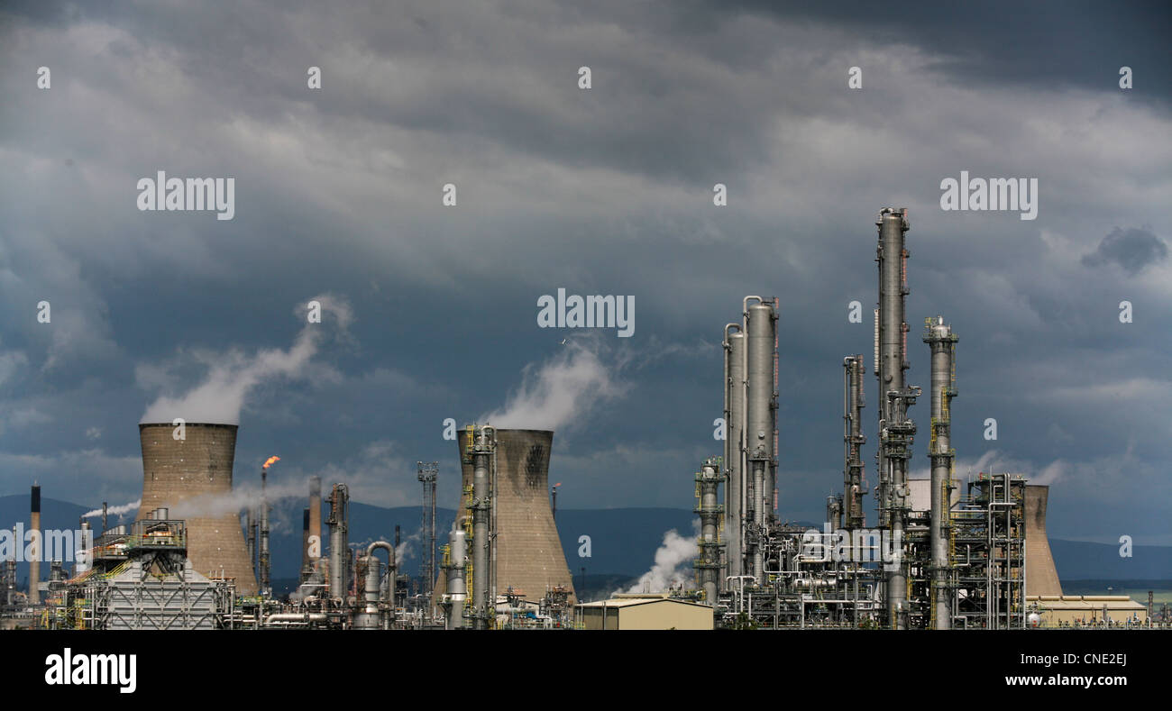 Grangemouth Oil Refinery and petrochemical plant Scotland Stock Photo ...