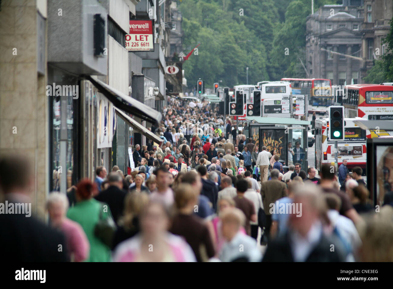 Busy princes street edinburgh hi-res stock photography and images - Alamy