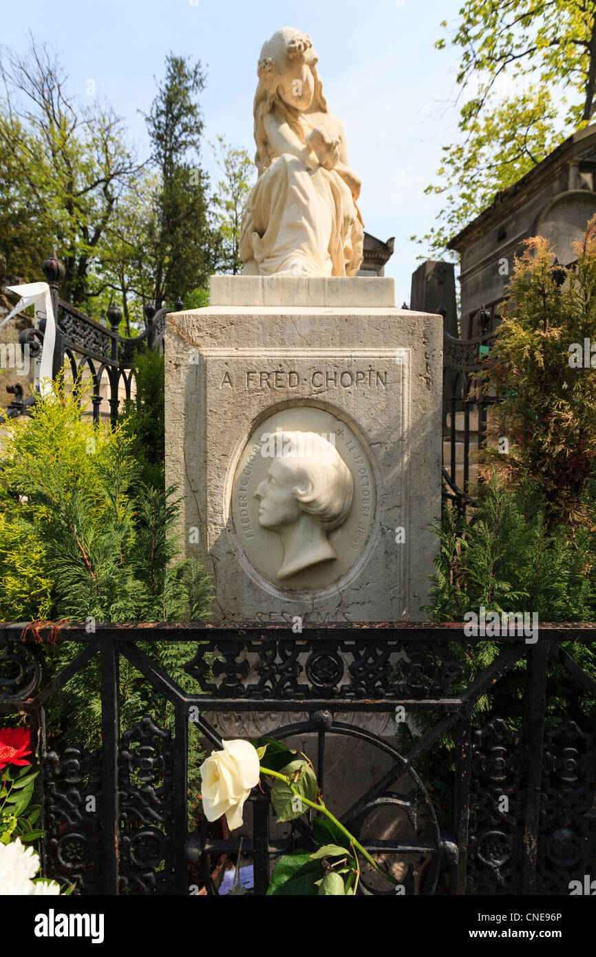The Grave of Frederic Chopin, Père Lachaise Cemetery, Paris France ...