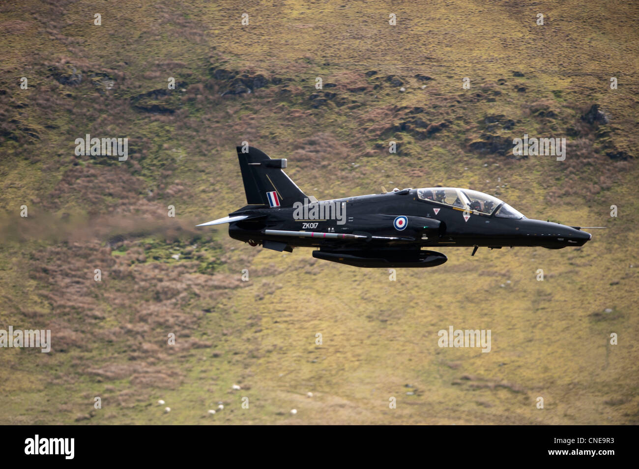 A raf HAWK T2 LOW FLYING IN NORTH WALES KNOW AS THE Mach loop, they fly ...