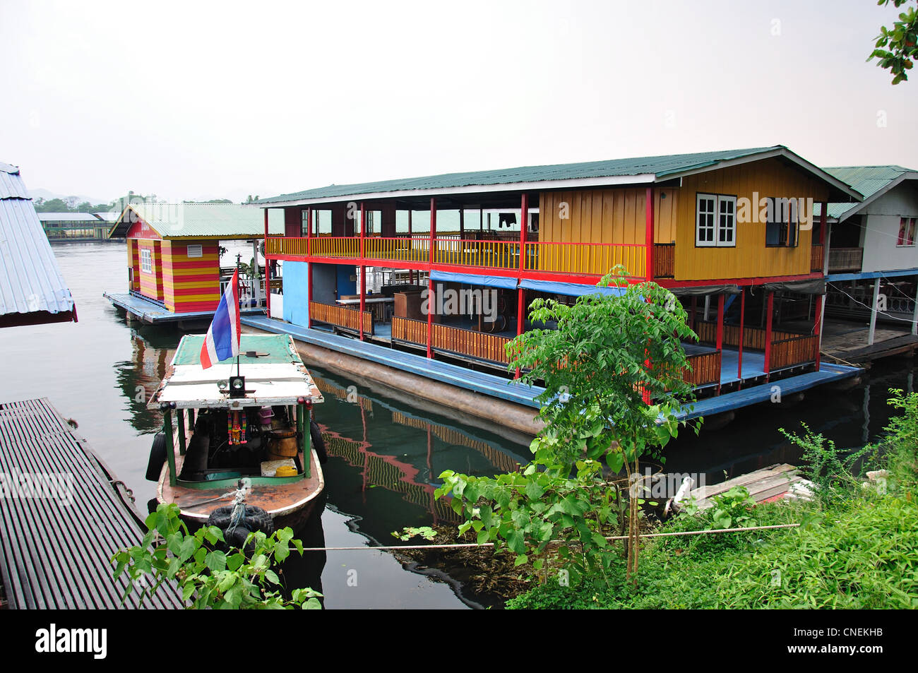 Floating restaurants kanchanaburi hi-res stock photography and images ...