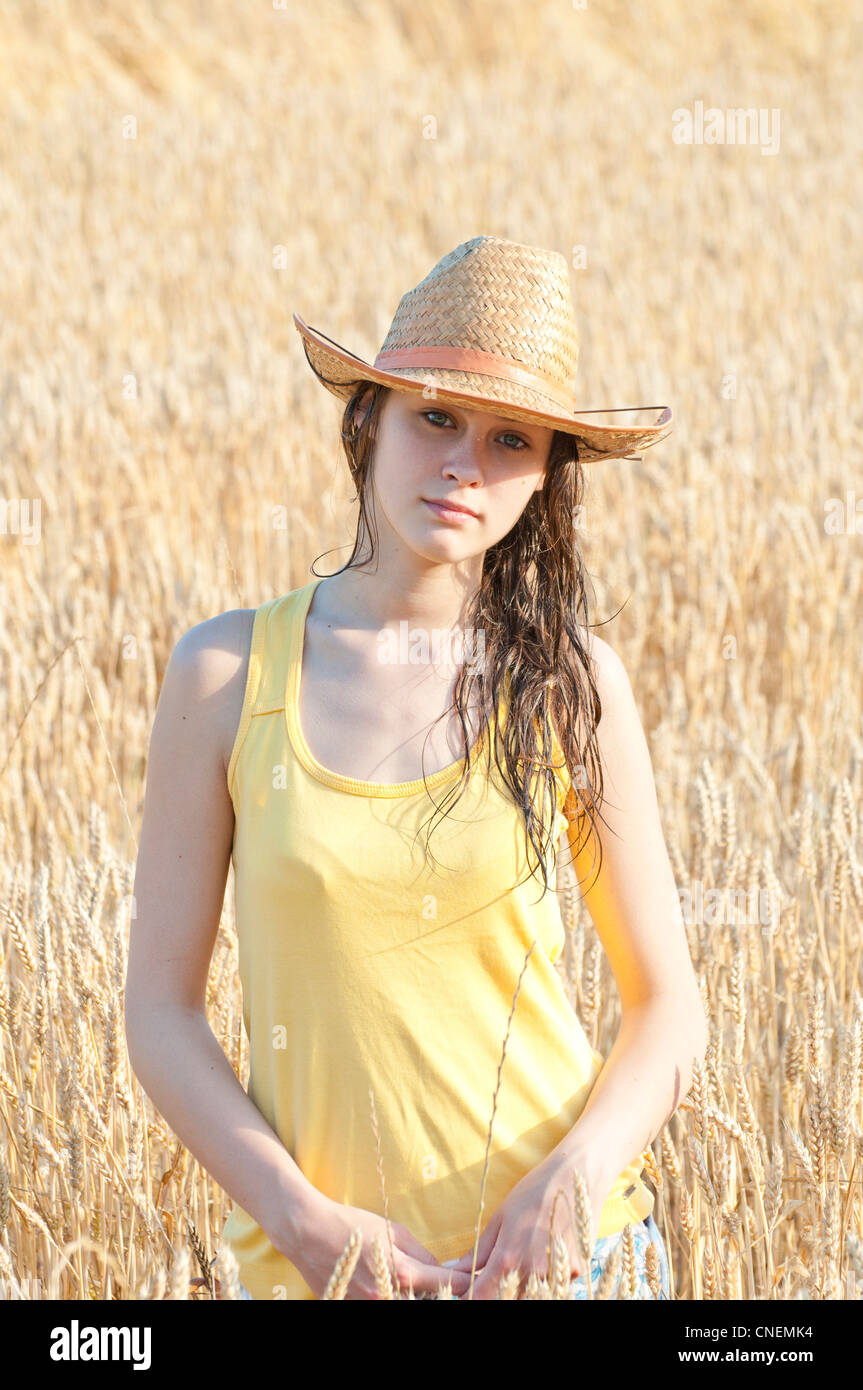 Portrait of beautiful girl in wheat field Stock Photo - Alamy