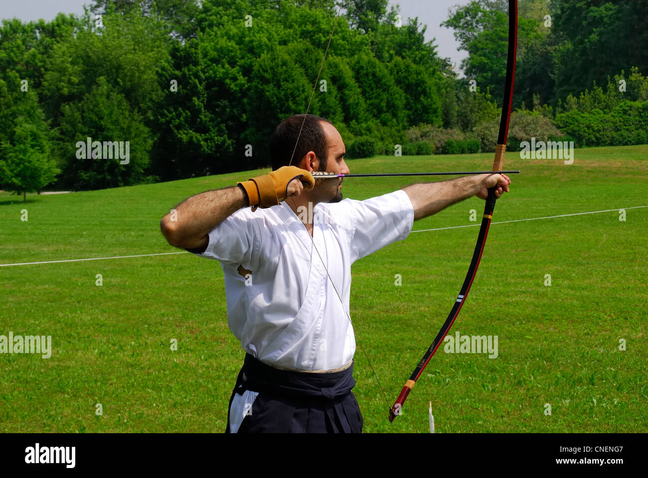 Kyudo japanese martial art archery hi-res stock photography and images ...