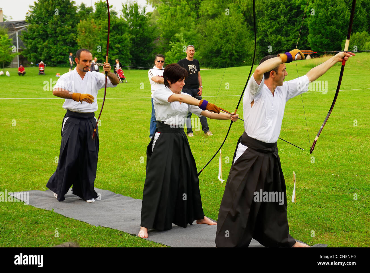 Kyudo japanese martial art archery hi-res stock photography and images ...