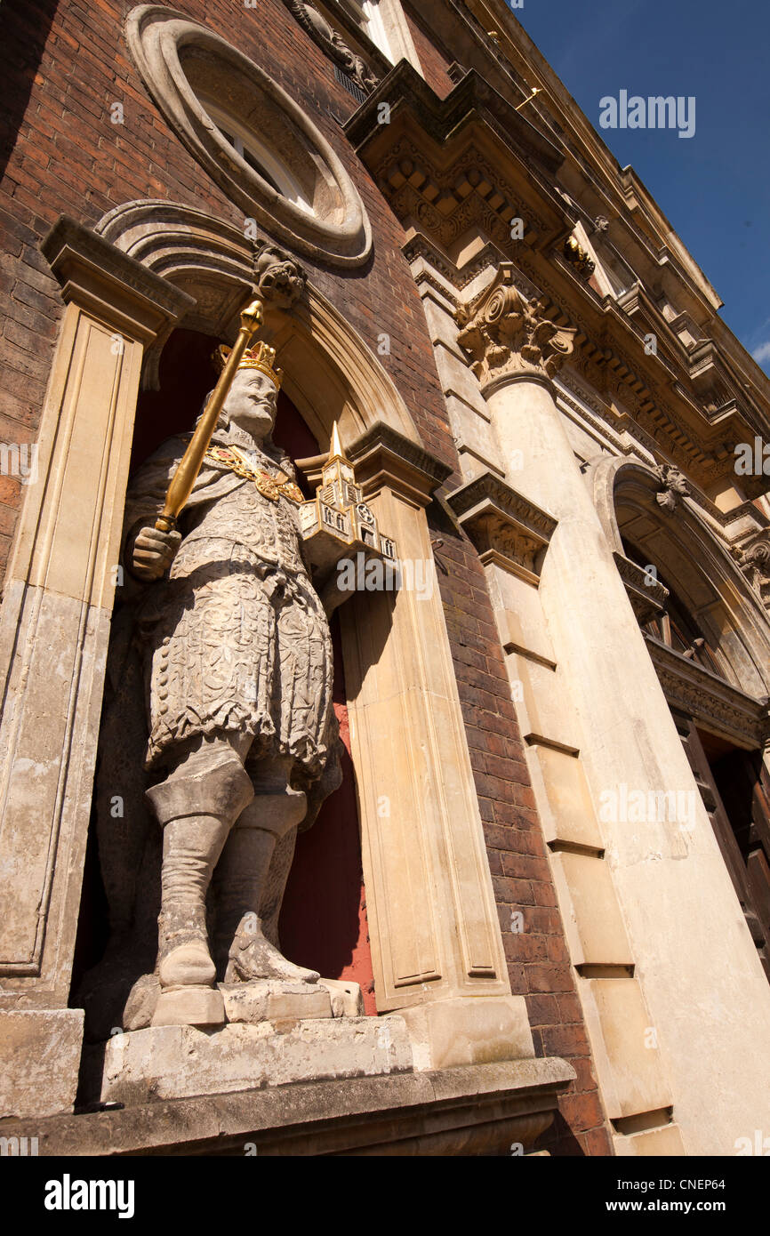 Stone statue of king charles first hi-res stock photography and images ...