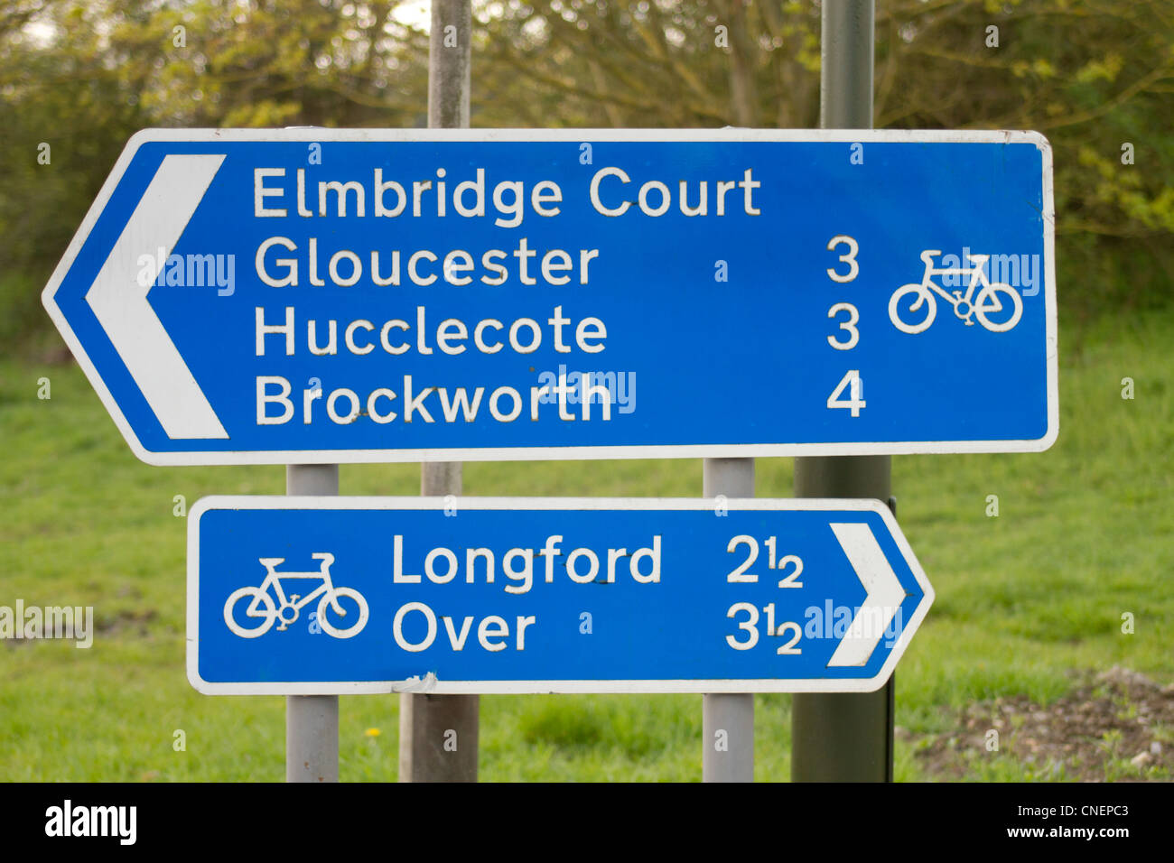 Cycle route signs hi-res stock photography and images - Alamy